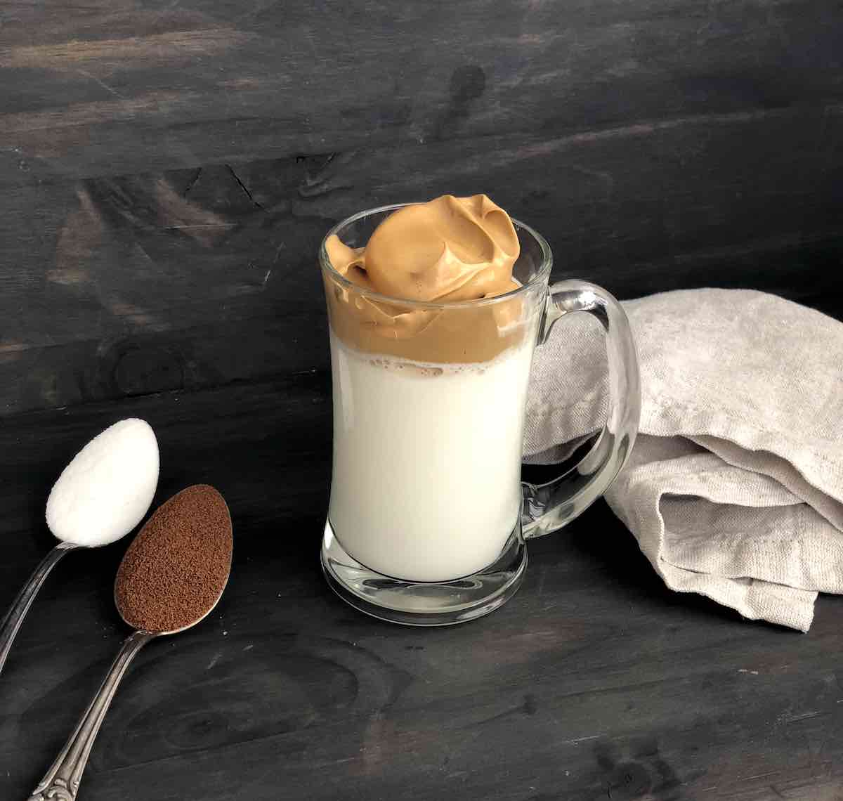 Receita de Dalgona Coffee - o café do TikTok - Malas e Panelas
